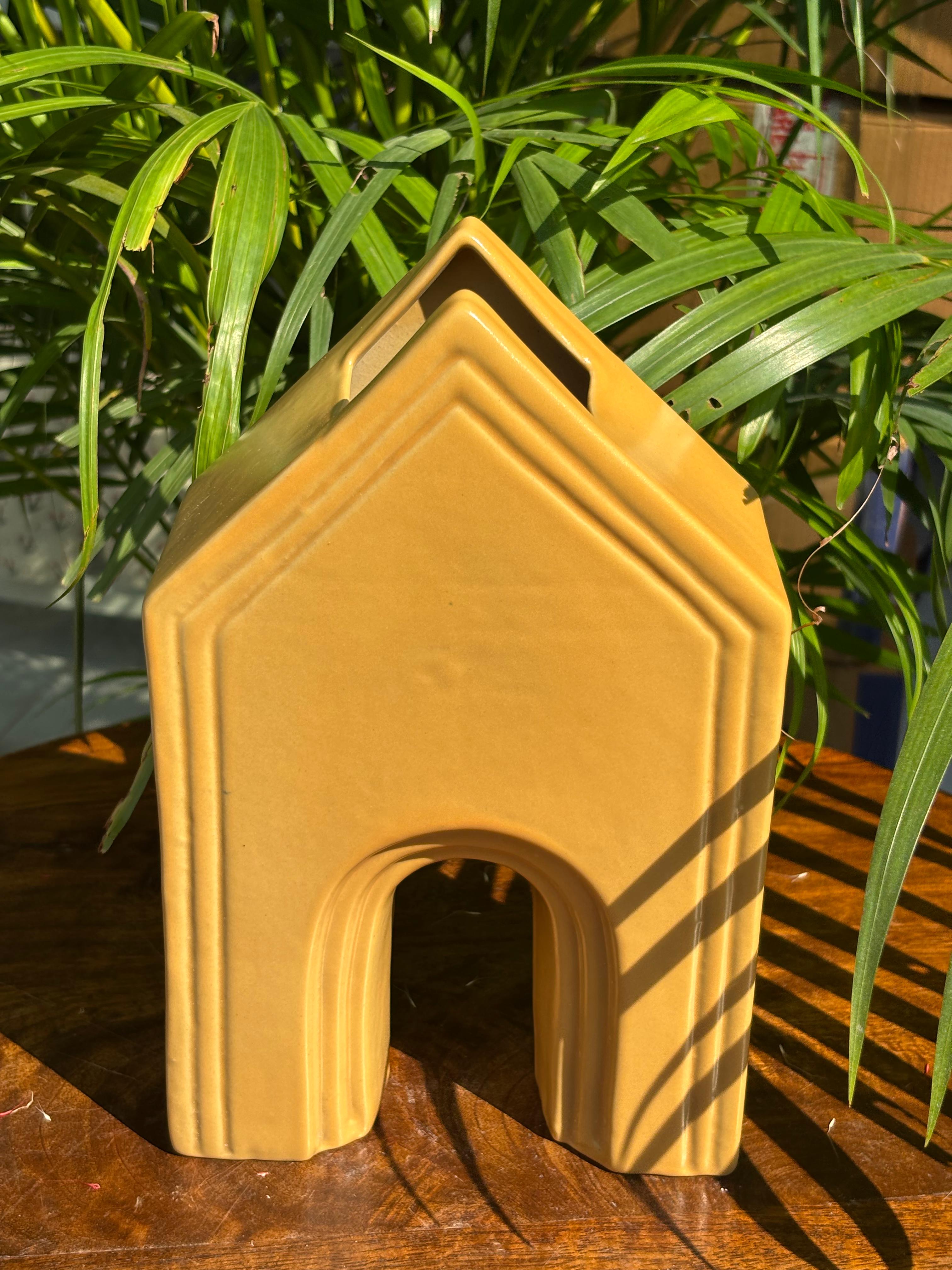 Golden Arch Vase – House of Ceramics