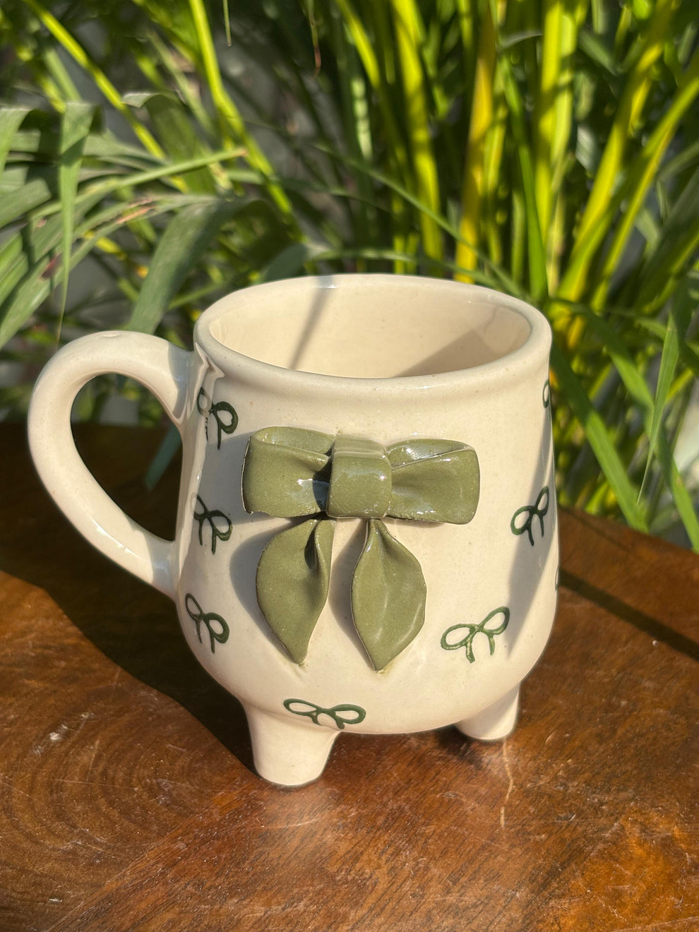 Green Scarlet Bow Leg Coffee Mug – House of Ceramics