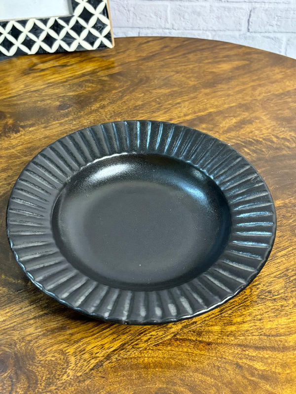 Black Pasta Plates (Set of 2) (7inc) – House of Ceramics